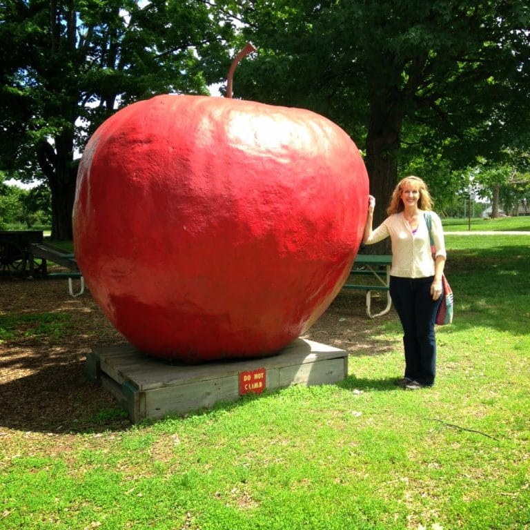Upper Midwest Road Trip - Giant Apples, Midwest Cactus